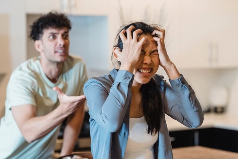 Recognizing Toxic Relationship Signs: Breaking The Cycle